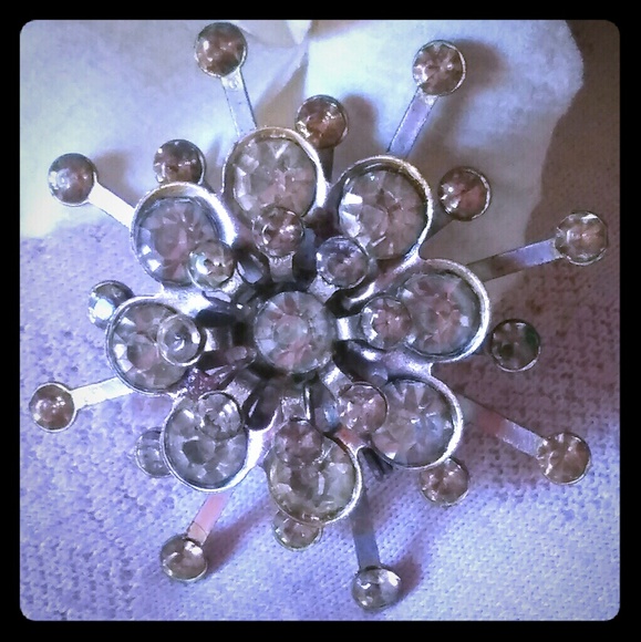 Jewelry | Vintage Flower Starburst Rhinestone Brooch | Poshmark
